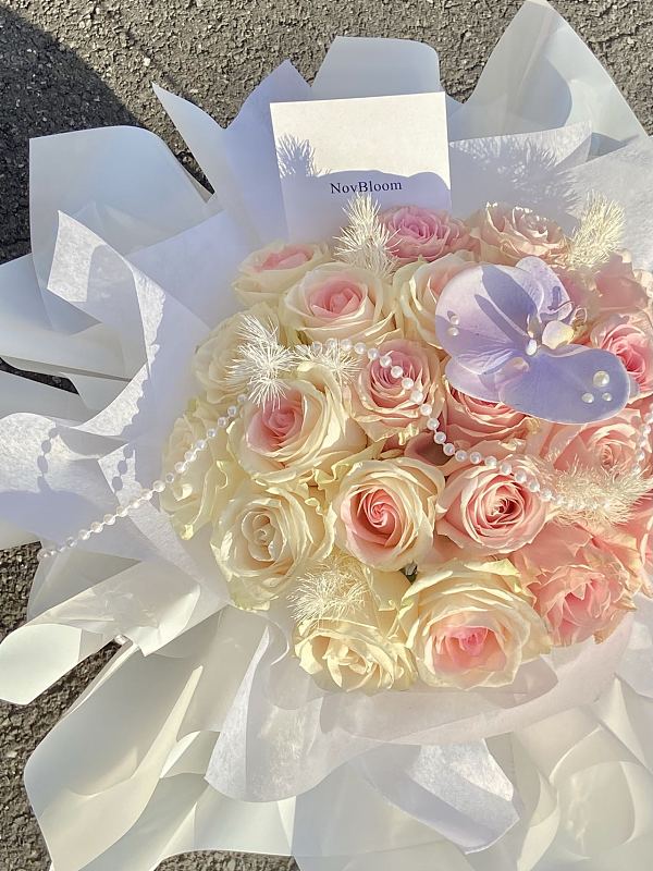 Gradually Roses in Ballet wrapping